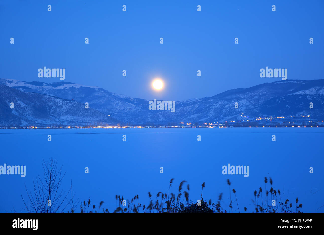 Twinight hi-res stock photography and images - Alamy