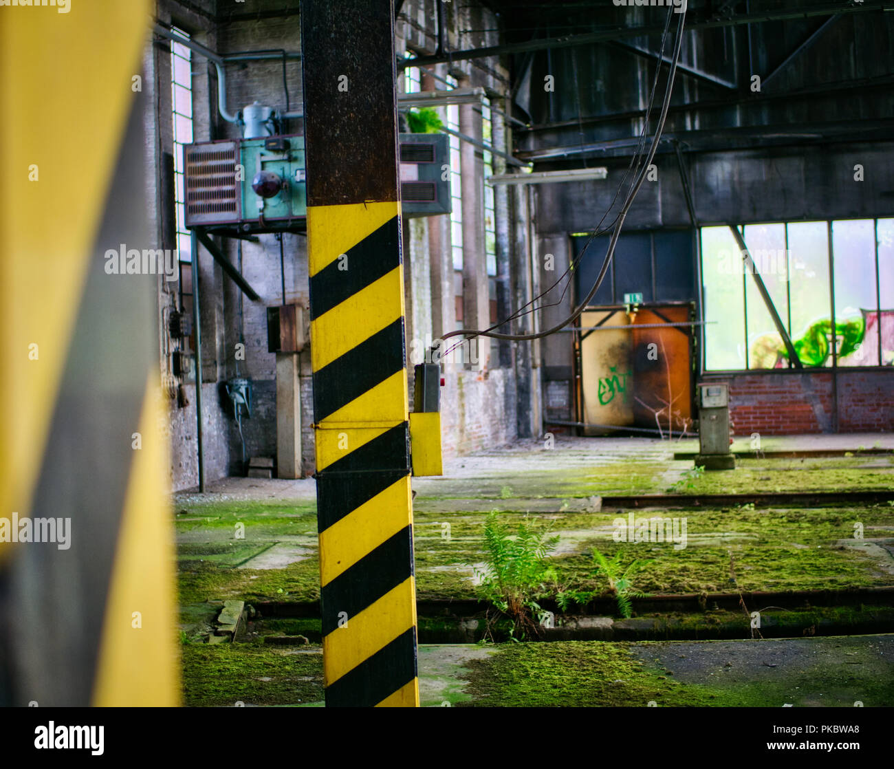 Train hangar hi-res stock photography and images - Alamy