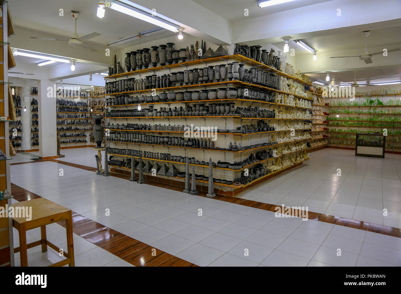 Egypt alabaster shop hi-res stock photography and images - Alamy