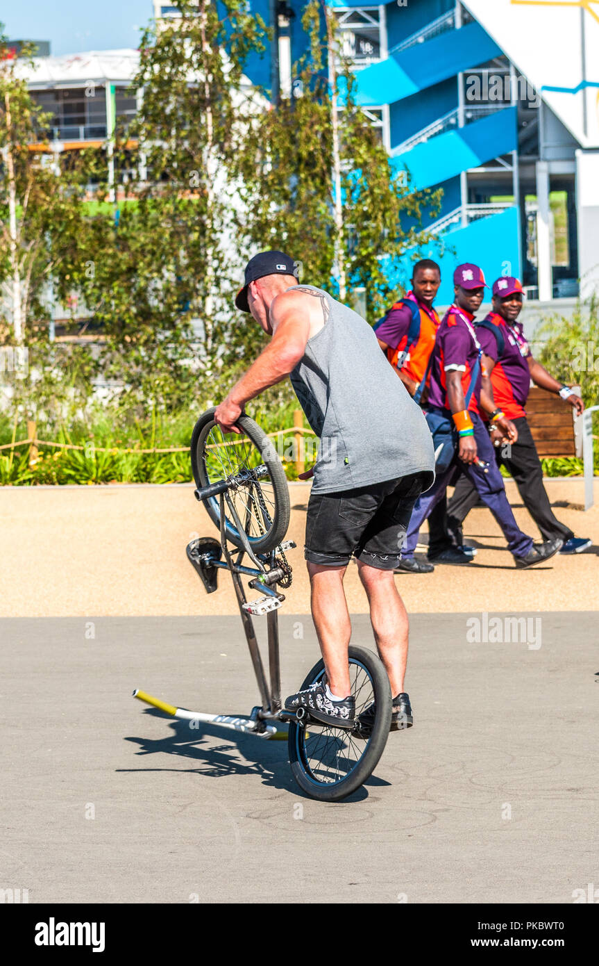 Bmx stunts hi-res stock photography and images - Alamy
