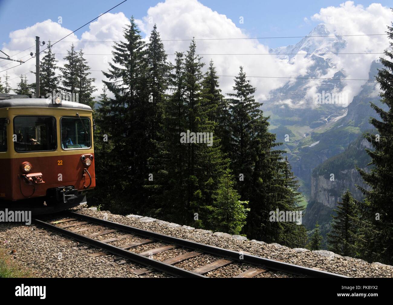 Train line to murren hi-res stock photography and images - Alamy