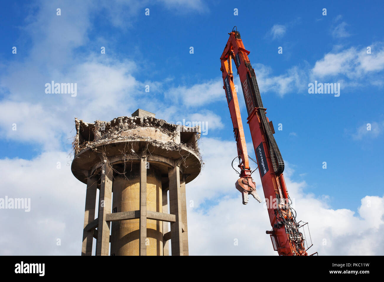 Southport, Lancashire, UK. 12th Sep, 2018. Demolition of Greaves Hall ...