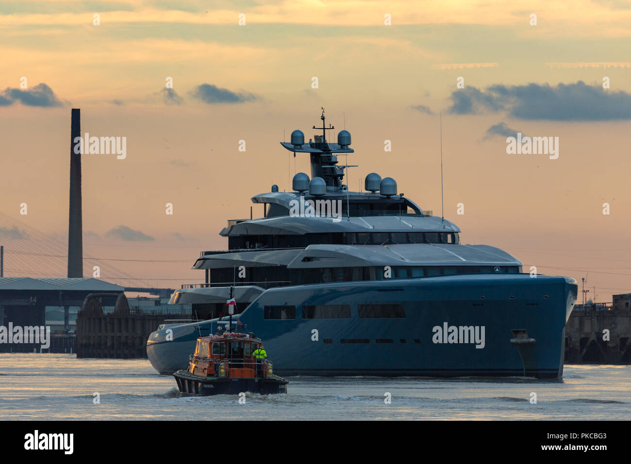 Aviva yacht hi-res stock photography and images - Alamy