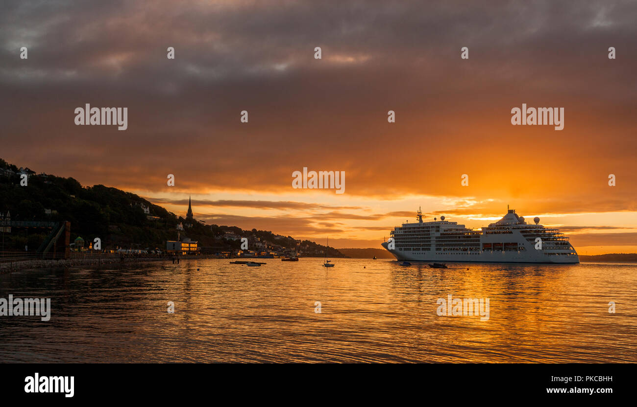 Silver liner hi-res stock photography and images - Alamy
