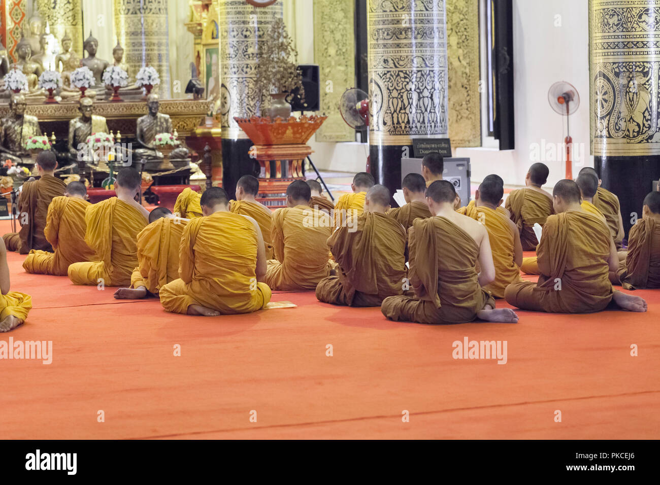 Buddhist monks praying hi-res stock photography and images - Alamy