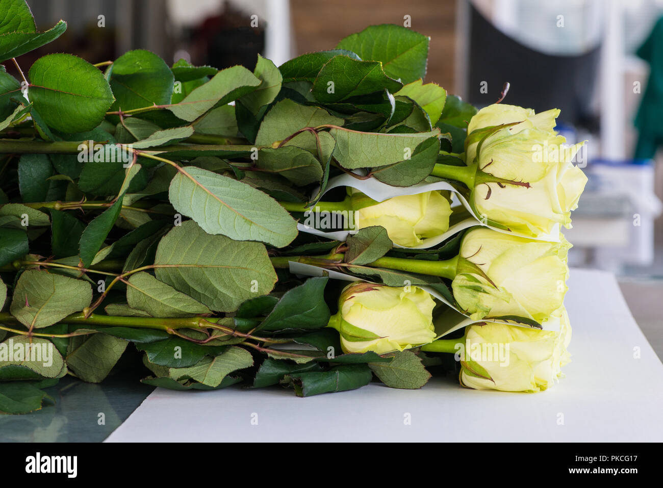 the process of packing rose flowers with paper, preparation for ...