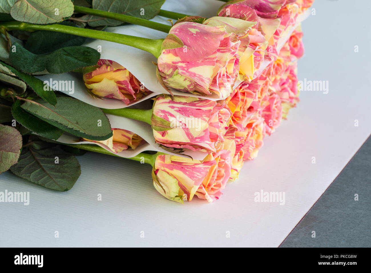 Bouquet rose packing hi-res stock photography and images - Alamy