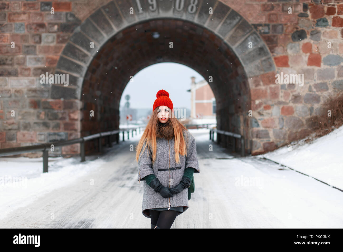 Girl model knit wear hi-res stock photography and images - Alamy