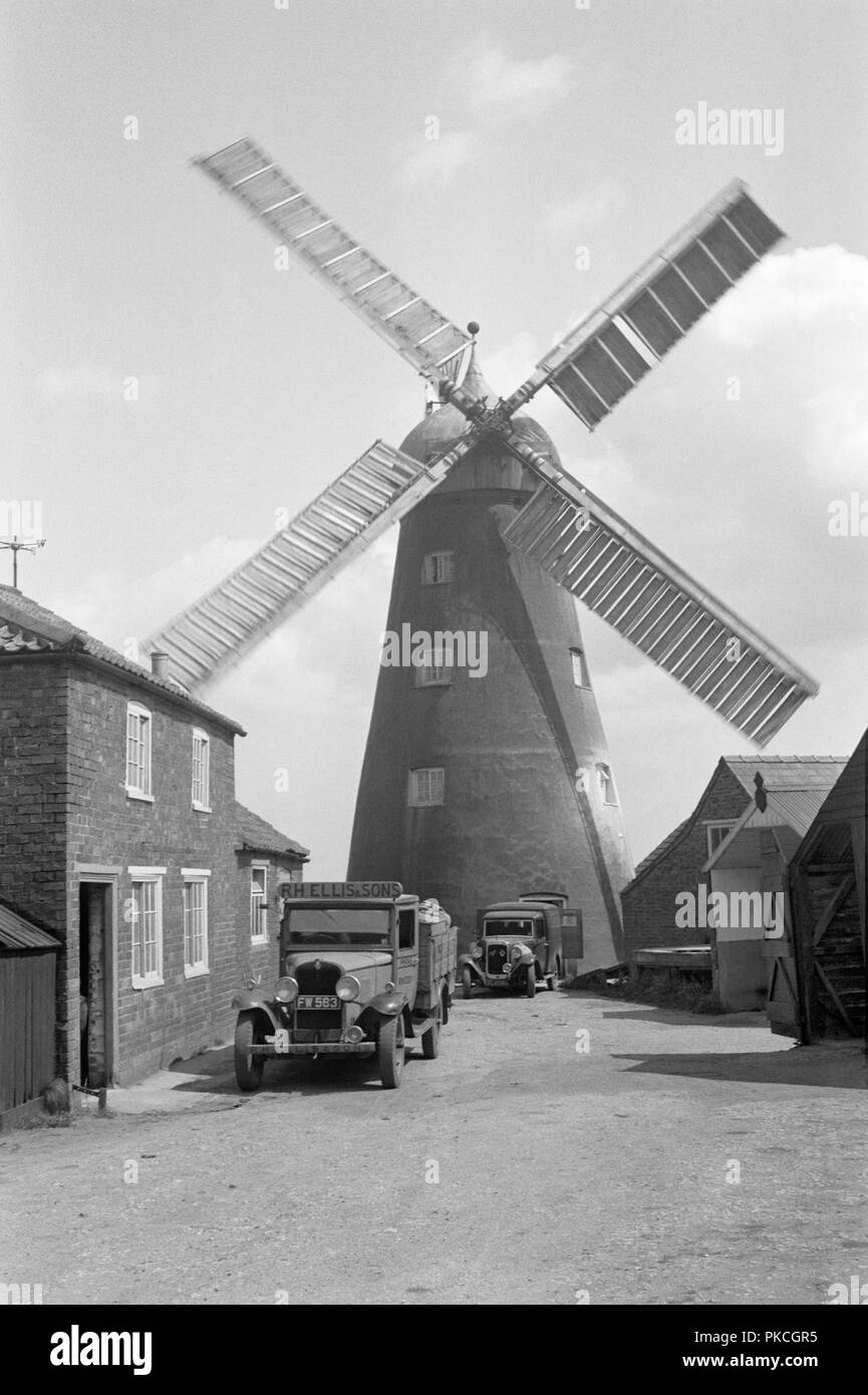 Hagg Windmill, Hagworthingham, Lincolnshire, 1935. Artist: HES Simmons ...