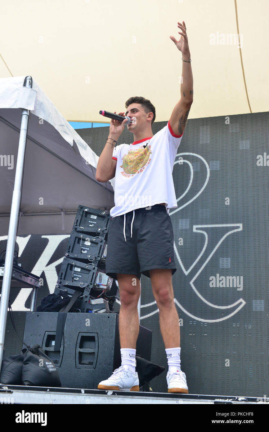 Y100 Mack-A-Poolooza ultimate poolside concert of the summer at ...