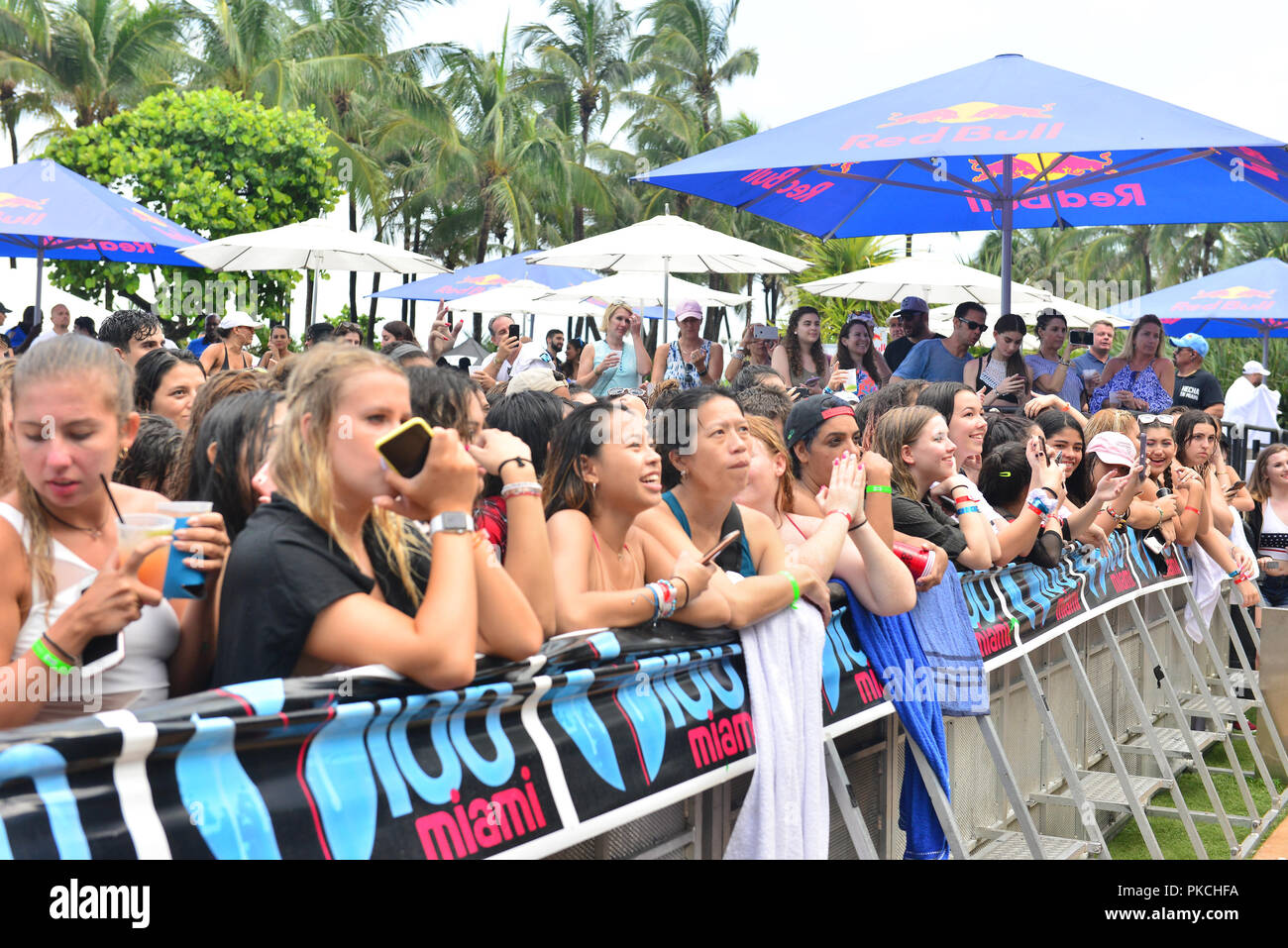 Y100 Mack-A-Poolooza ultimate poolside concert of the summer at ...