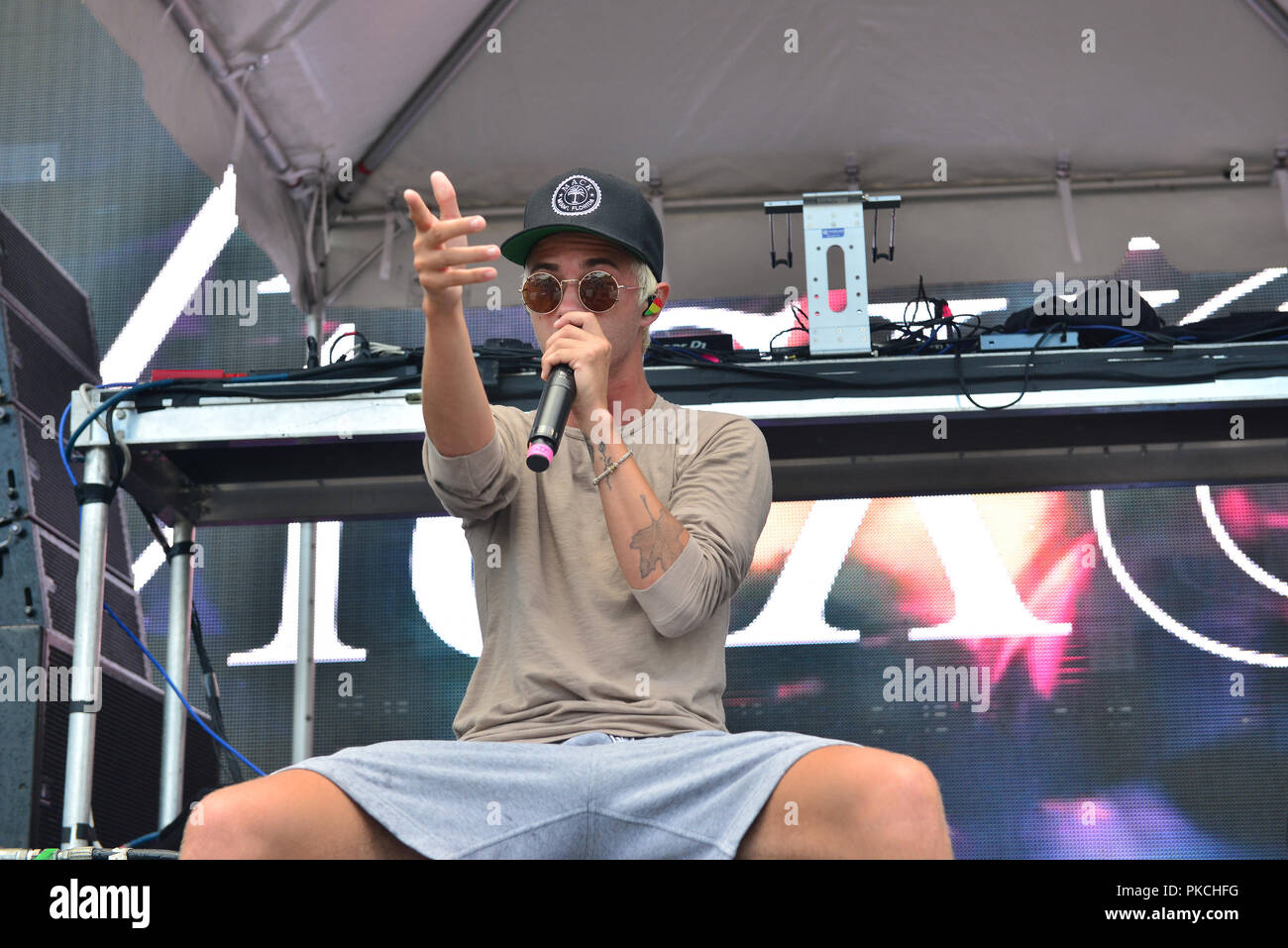 Y100 Mack-A-Poolooza ultimate poolside concert of the summer at ...