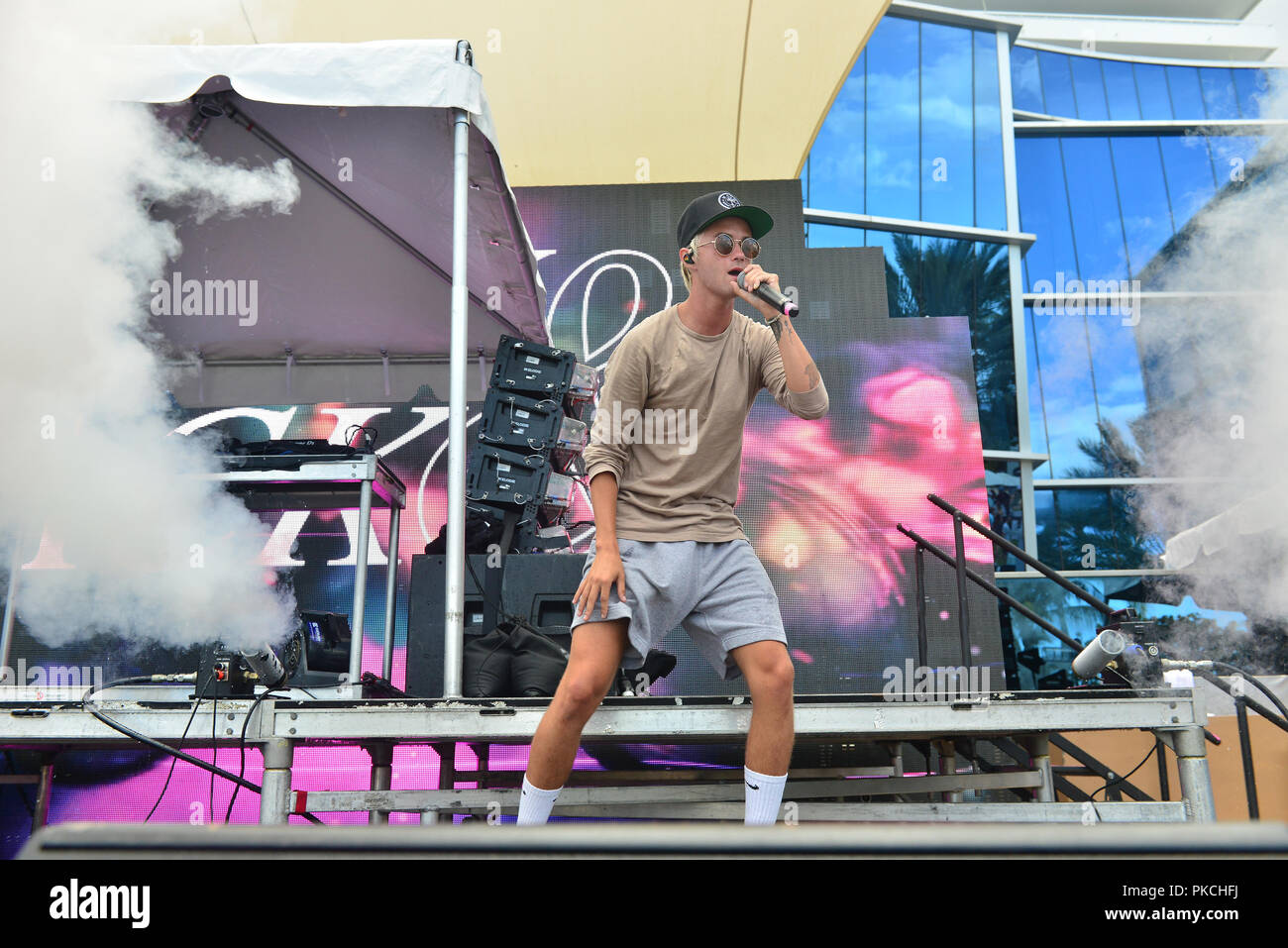 Y100 Mack-A-Poolooza ultimate poolside concert of the summer at ...