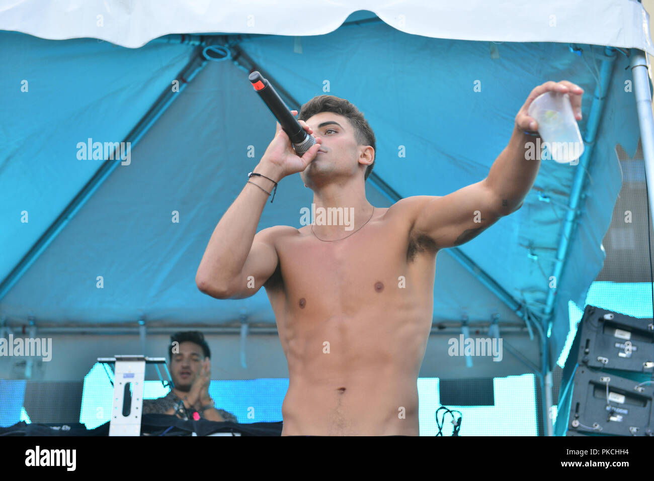 Y100 Mack-A-Poolooza ultimate poolside concert of the summer at ...