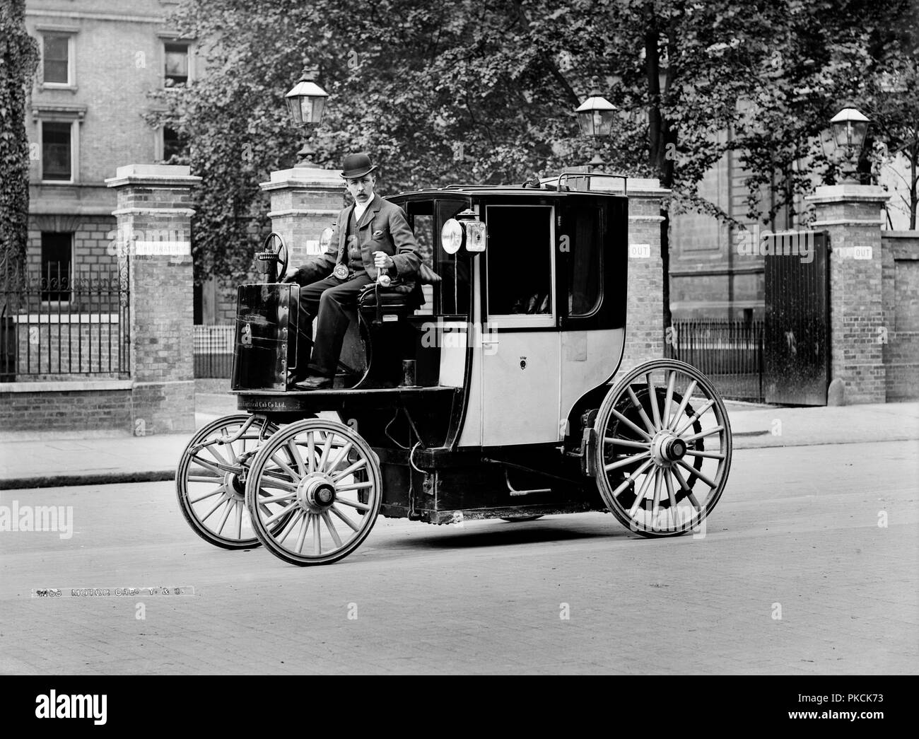 1900s electric car Black and White Stock Photos & Images - Alamy