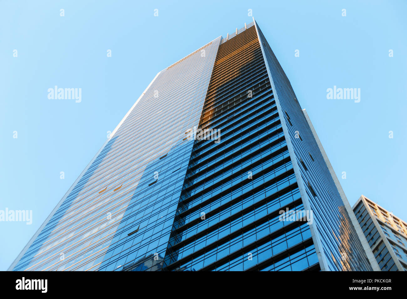 High glass building hi-res stock photography and images - Alamy