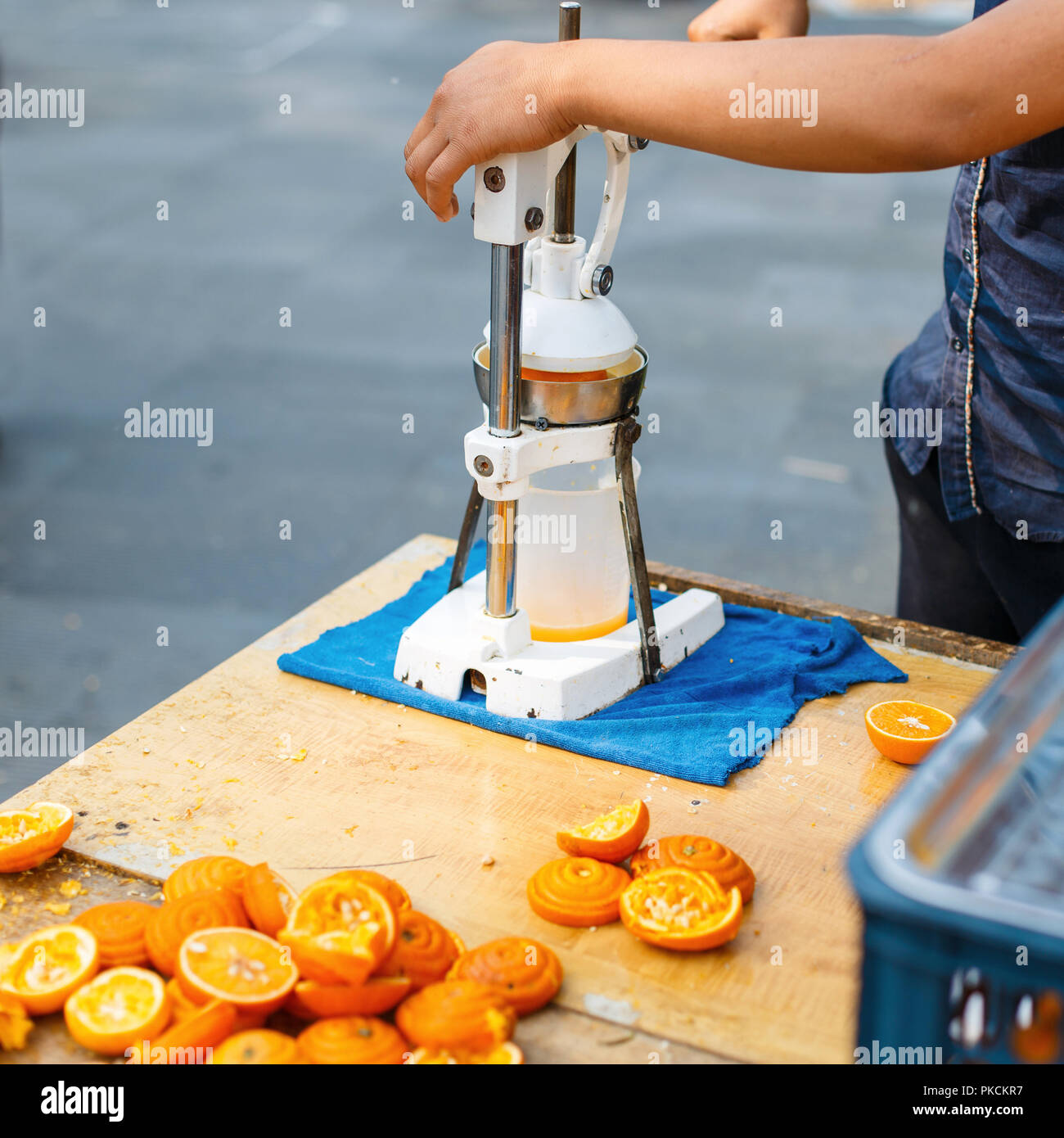 Hand squeezes skin orange hi-res stock photography and images - Alamy