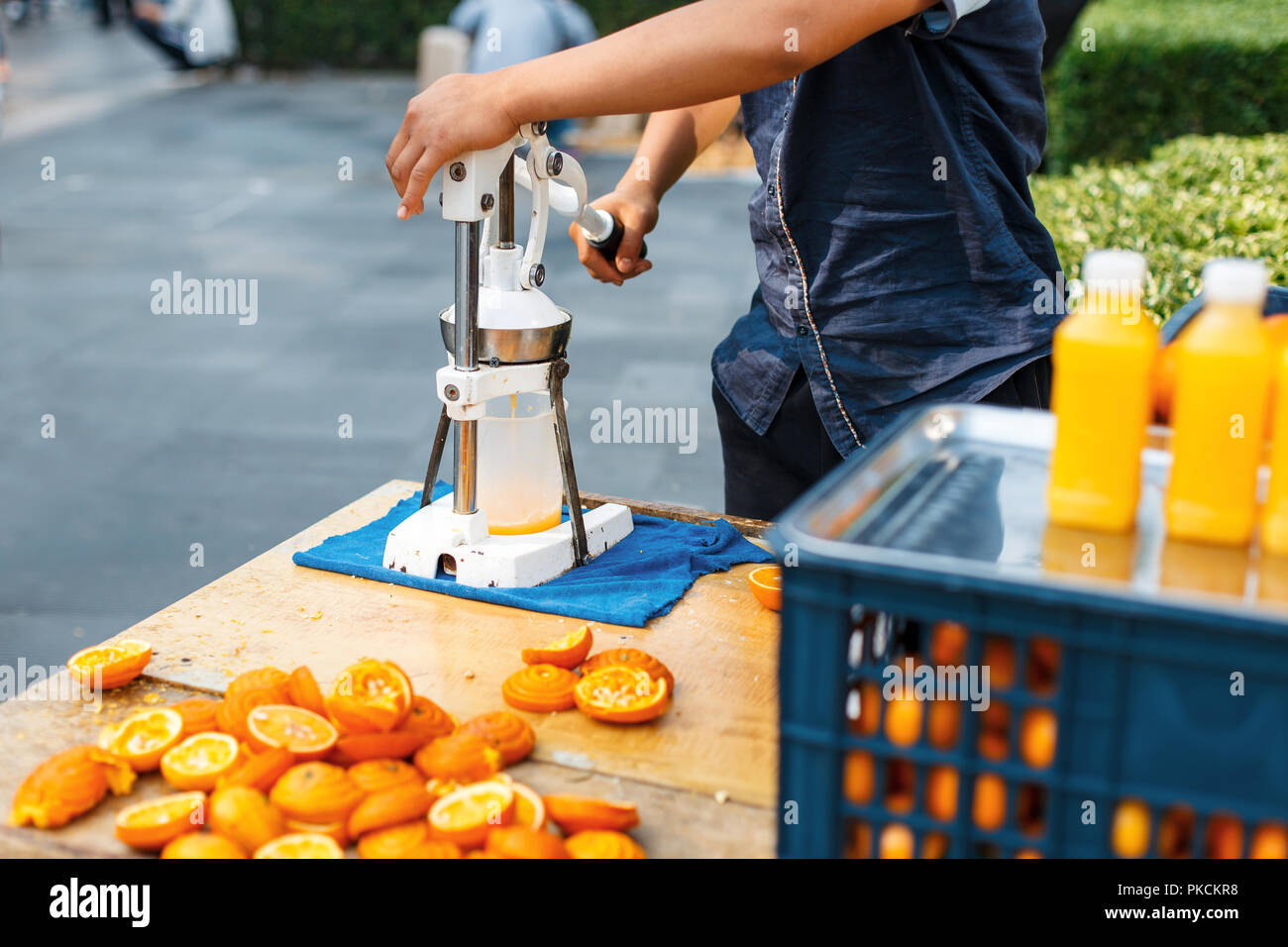 Hand squeezes skin orange hi-res stock photography and images - Alamy