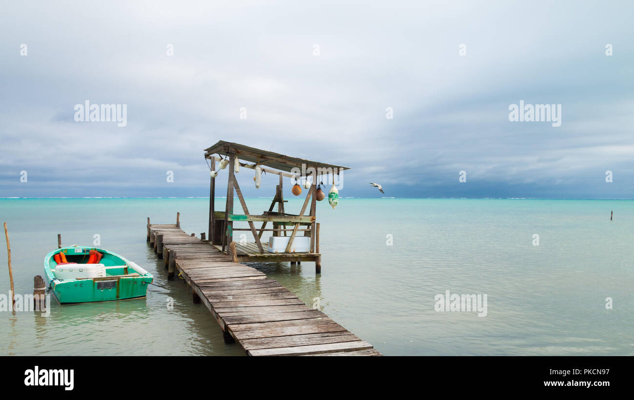 Boat mooring posts hi-res stock photography and images - Alamy