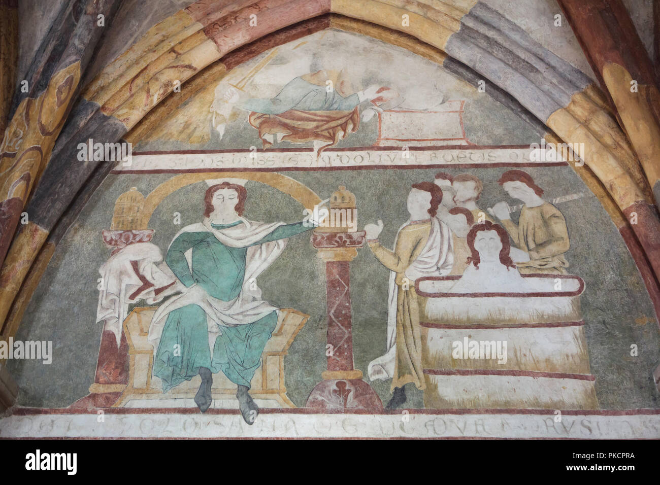 Cauldron boiling oil hi-res stock photography and images - Alamy