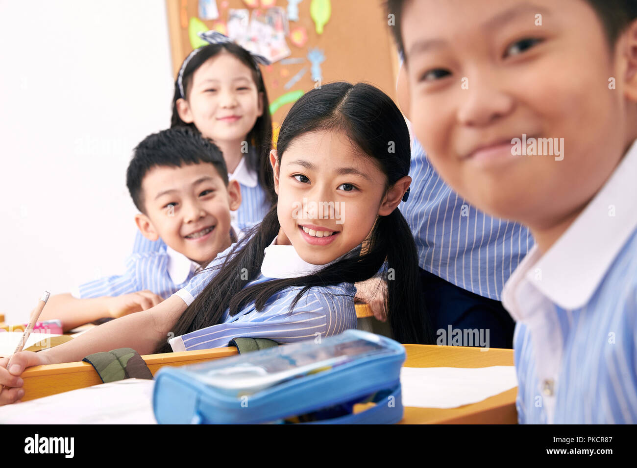 Classroom setting children hi-res stock photography and images - Alamy