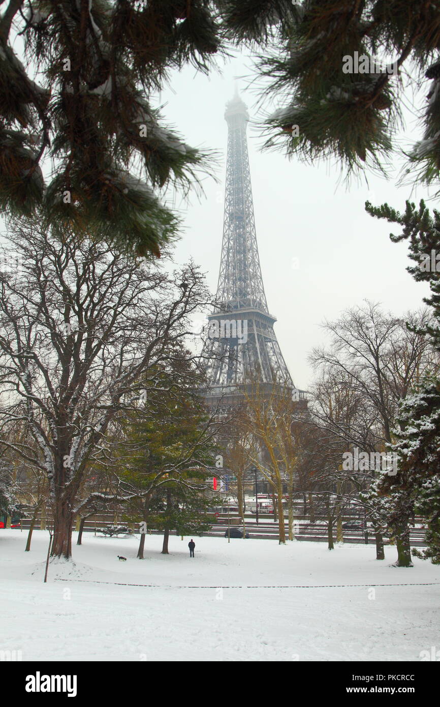 Eiffel tower in the snowy Paris Stock Photo - Alamy