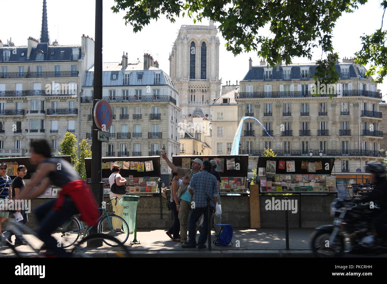 Paris lifestyle hi-res stock photography and images - Alamy