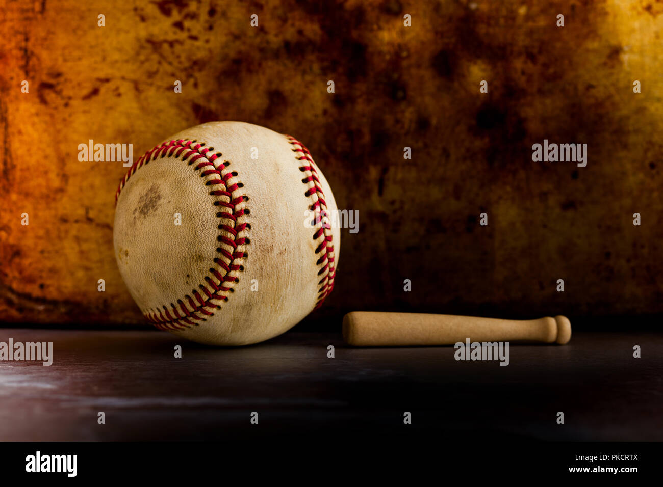 Metal bat hi-res stock photography and images - Alamy