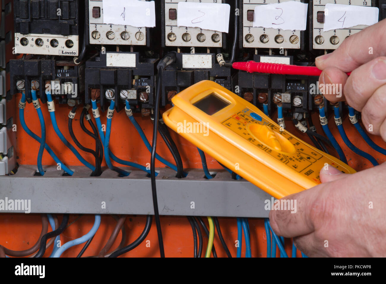 Electricity wires exposed hi-res stock photography and images - Alamy