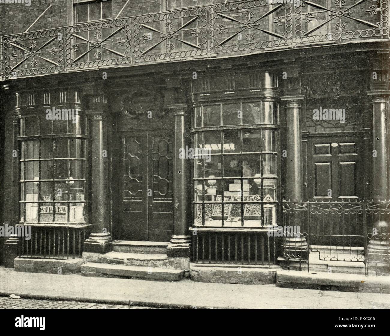 1930s shop window hi-res stock photography and images - Alamy