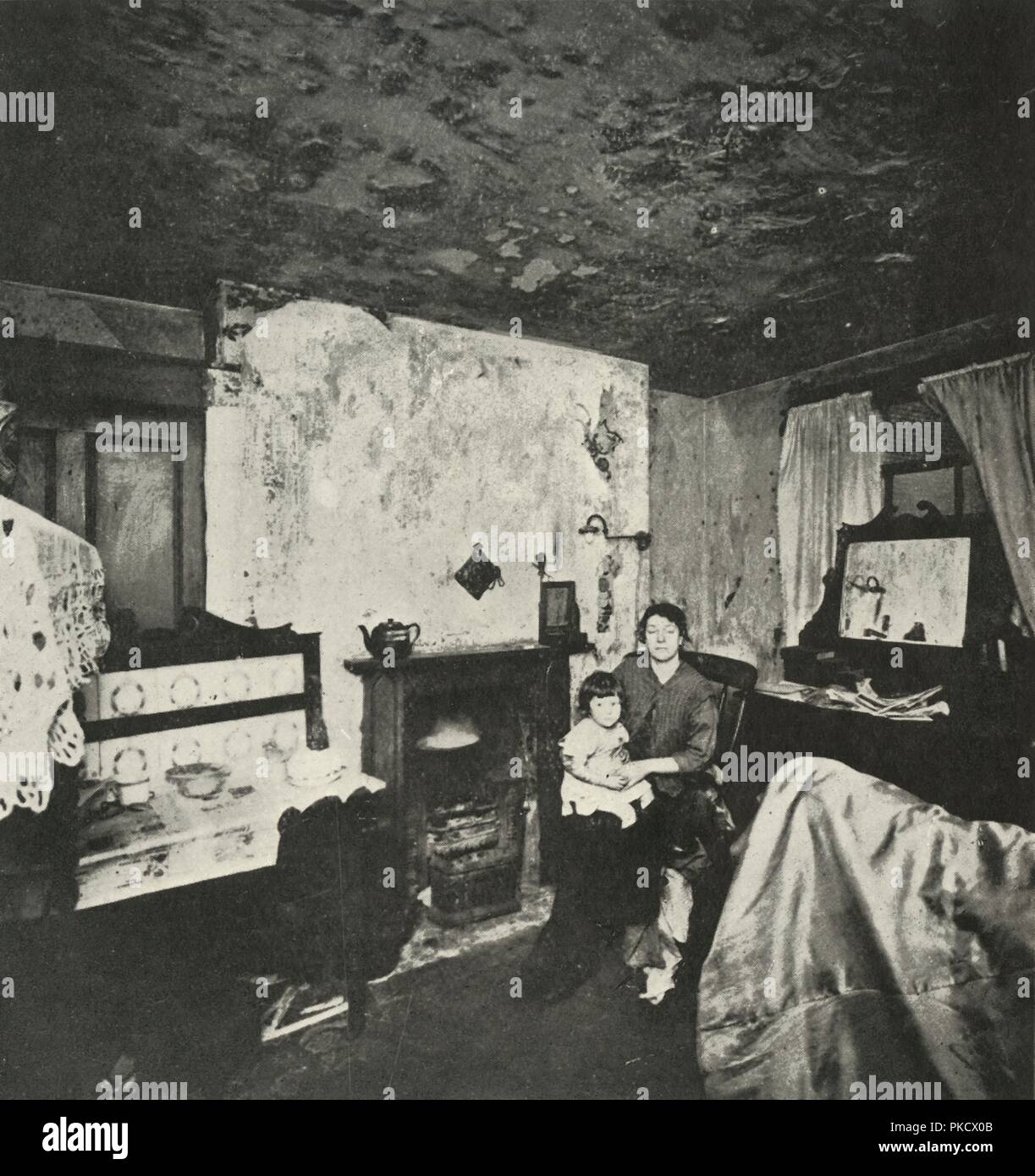 Victorian children slum hi-res stock photography and images - Alamy