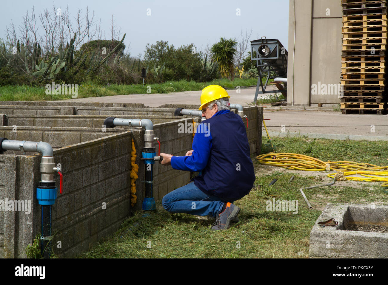 Mason laborer hi-res stock photography and images - Alamy