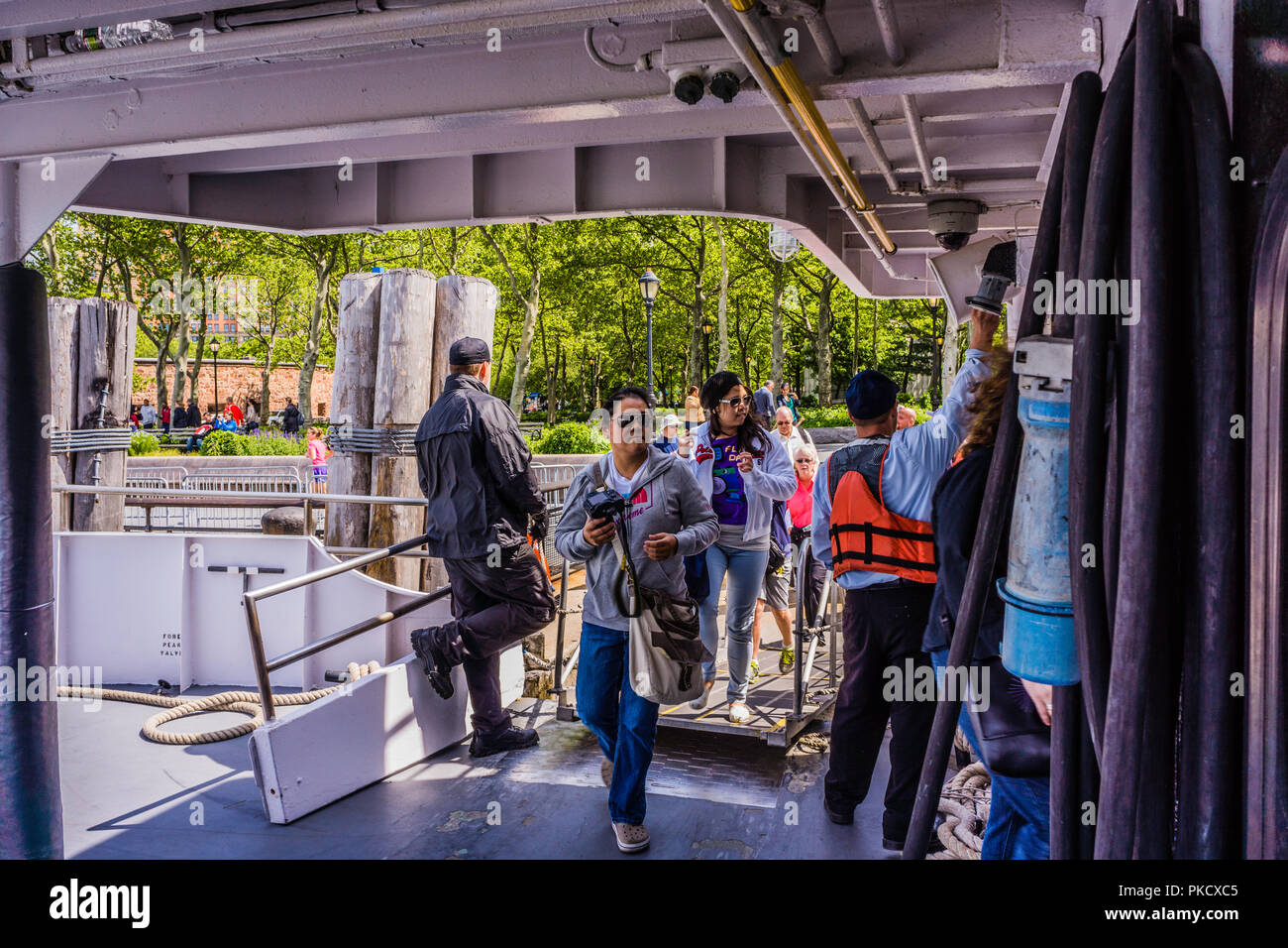 Circle line statue of liberty ferry hi-res stock photography and images ...