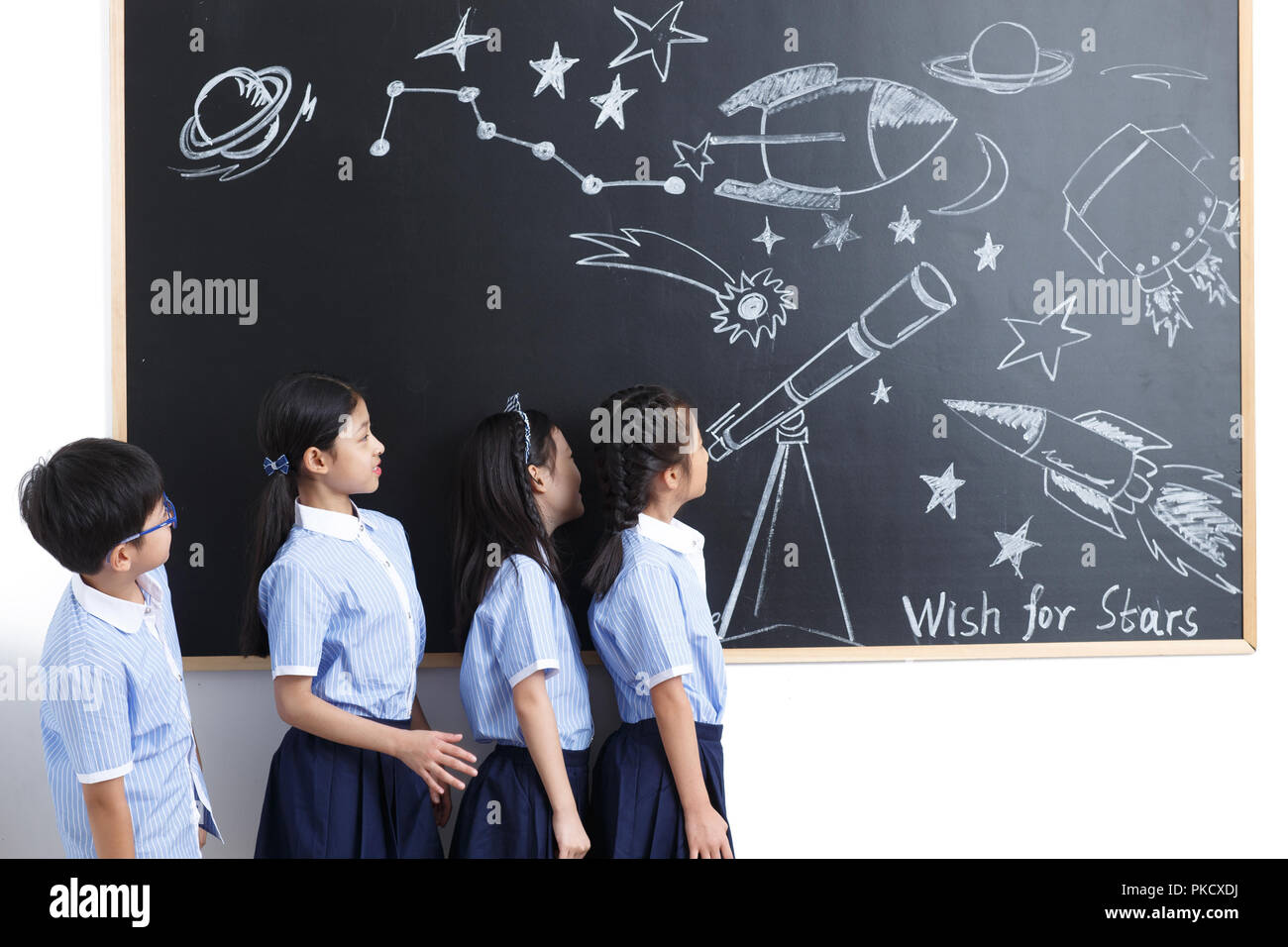 Classroom setting children hi-res stock photography and images - Alamy