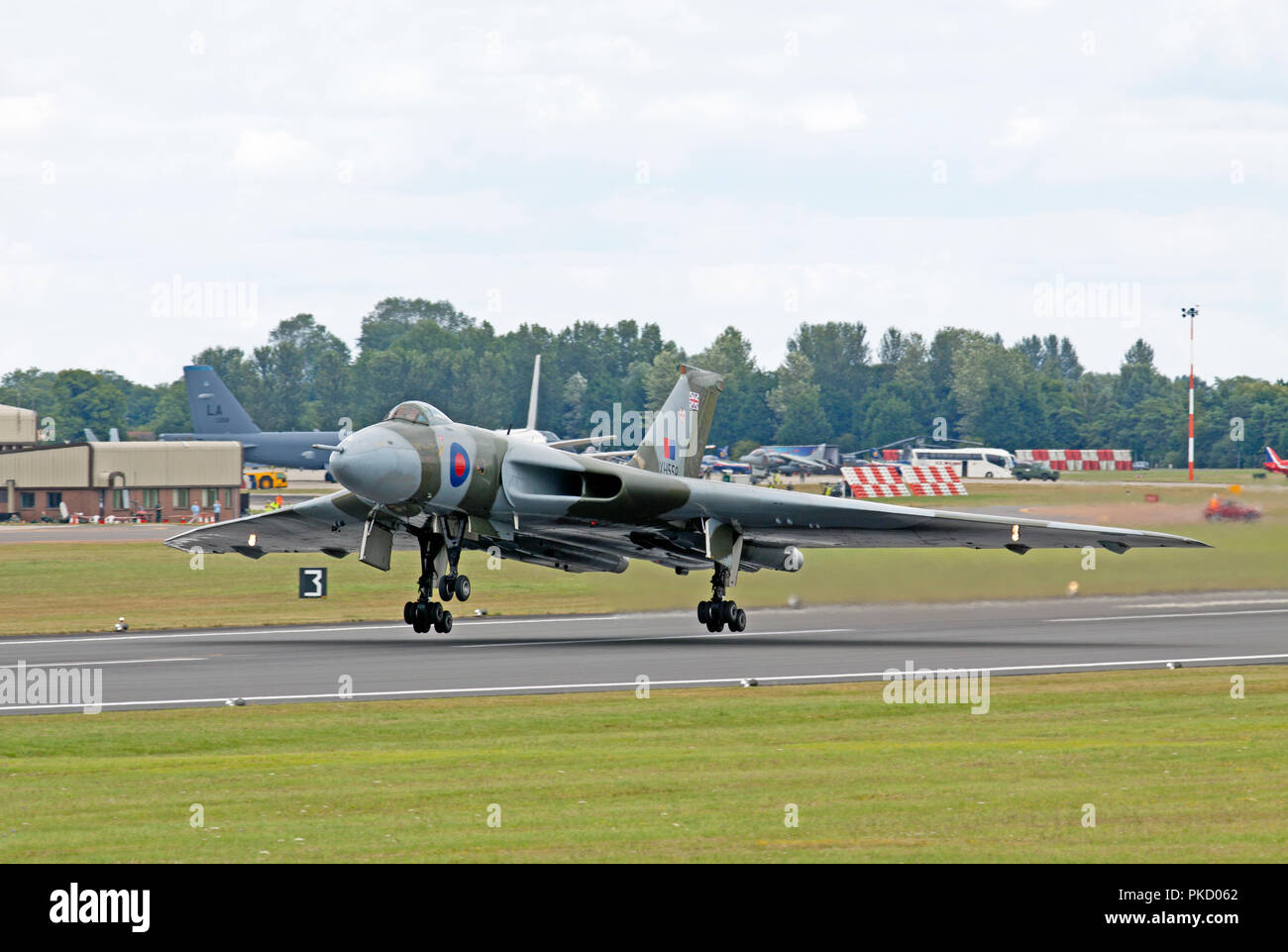 Delta wing hi-res stock photography and images - Alamy