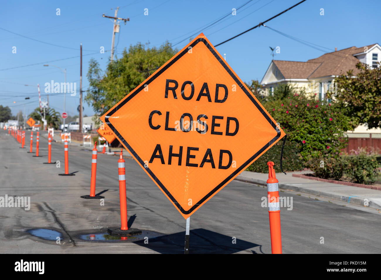 Road ahead closed traffic sign hi-res stock photography and images - Alamy