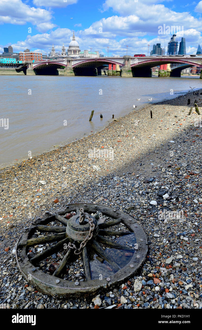 Thames at low tide hi-res stock photography and images - Alamy