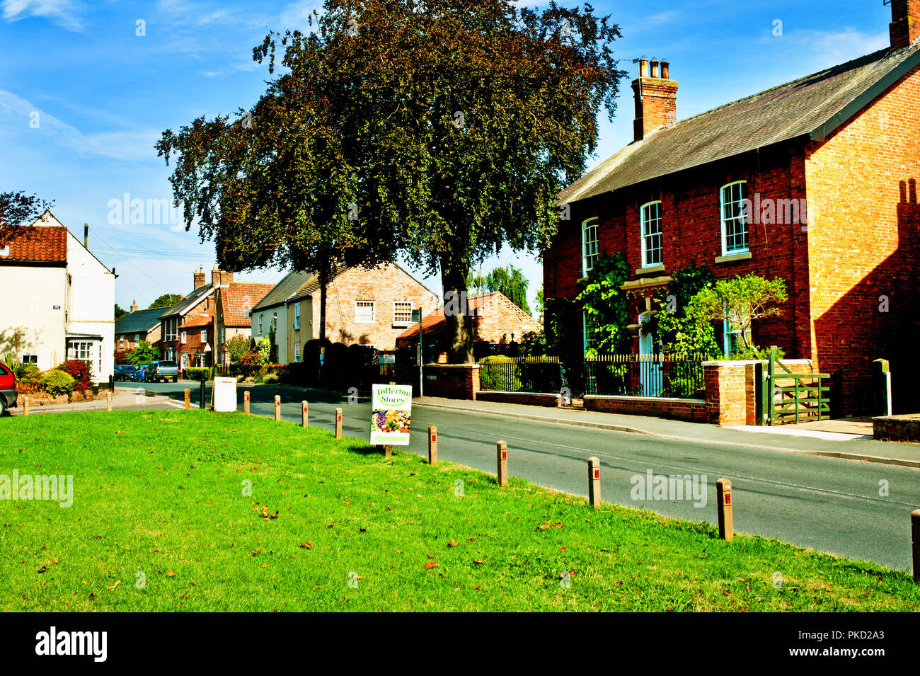 Village green, Tollerton, North Yorkshire, England Stock Photo - Alamy