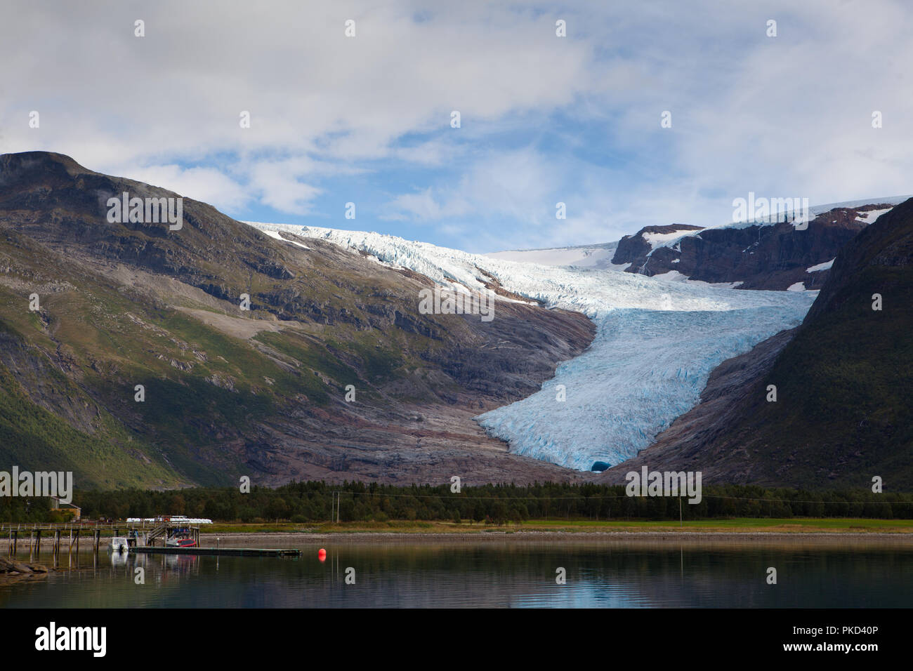 Gletscherzunge des Svartisen, nur erreichbar mit dem Boot und einer ...