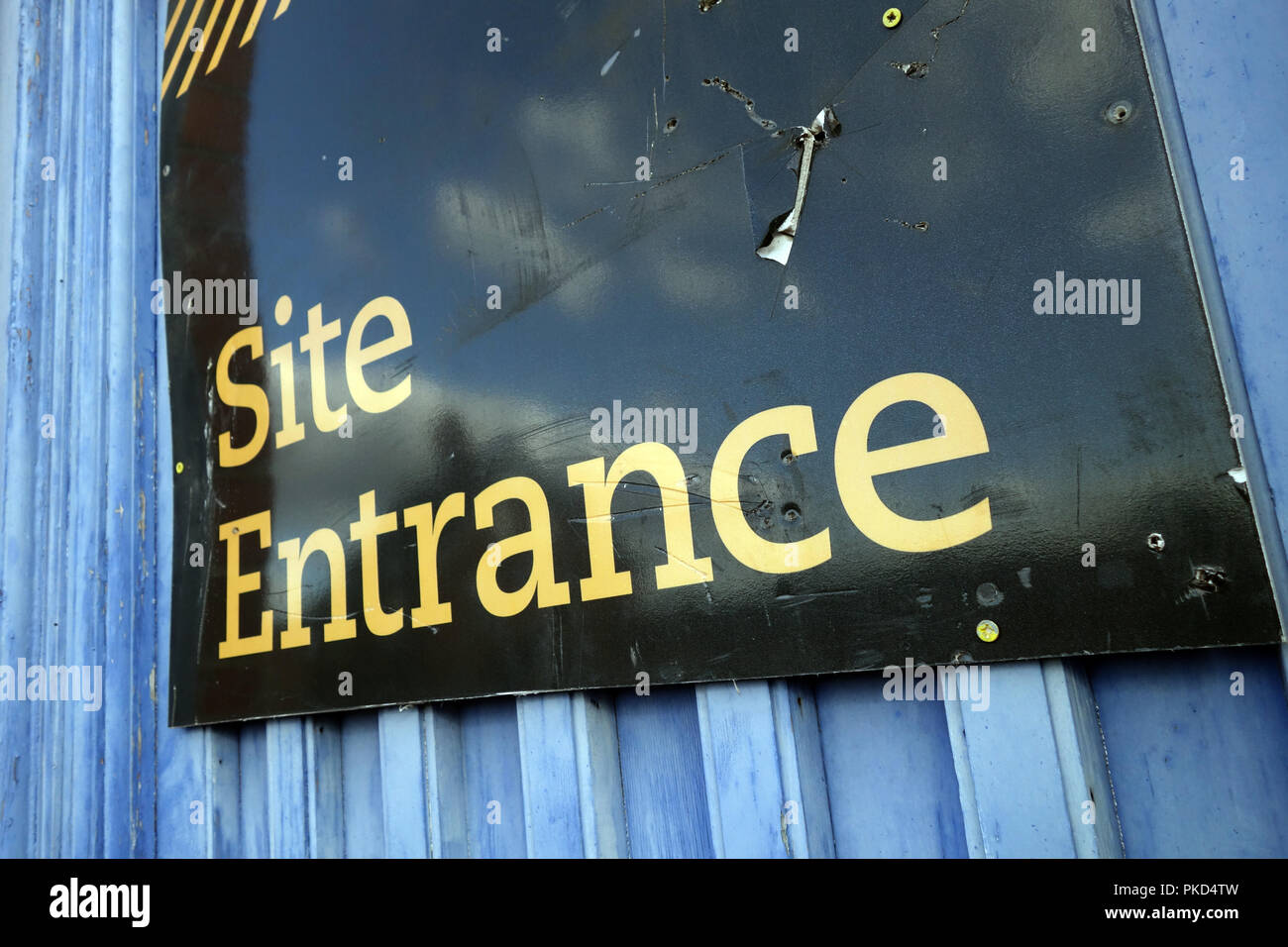 Site entrance sign hi-res stock photography and images - Alamy
