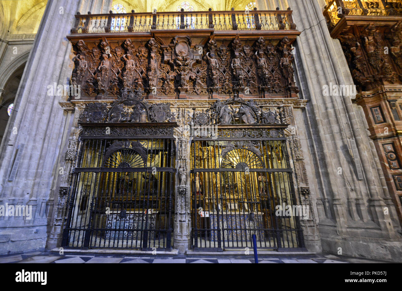 Seville cathedral interior hi-res stock photography and images - Alamy