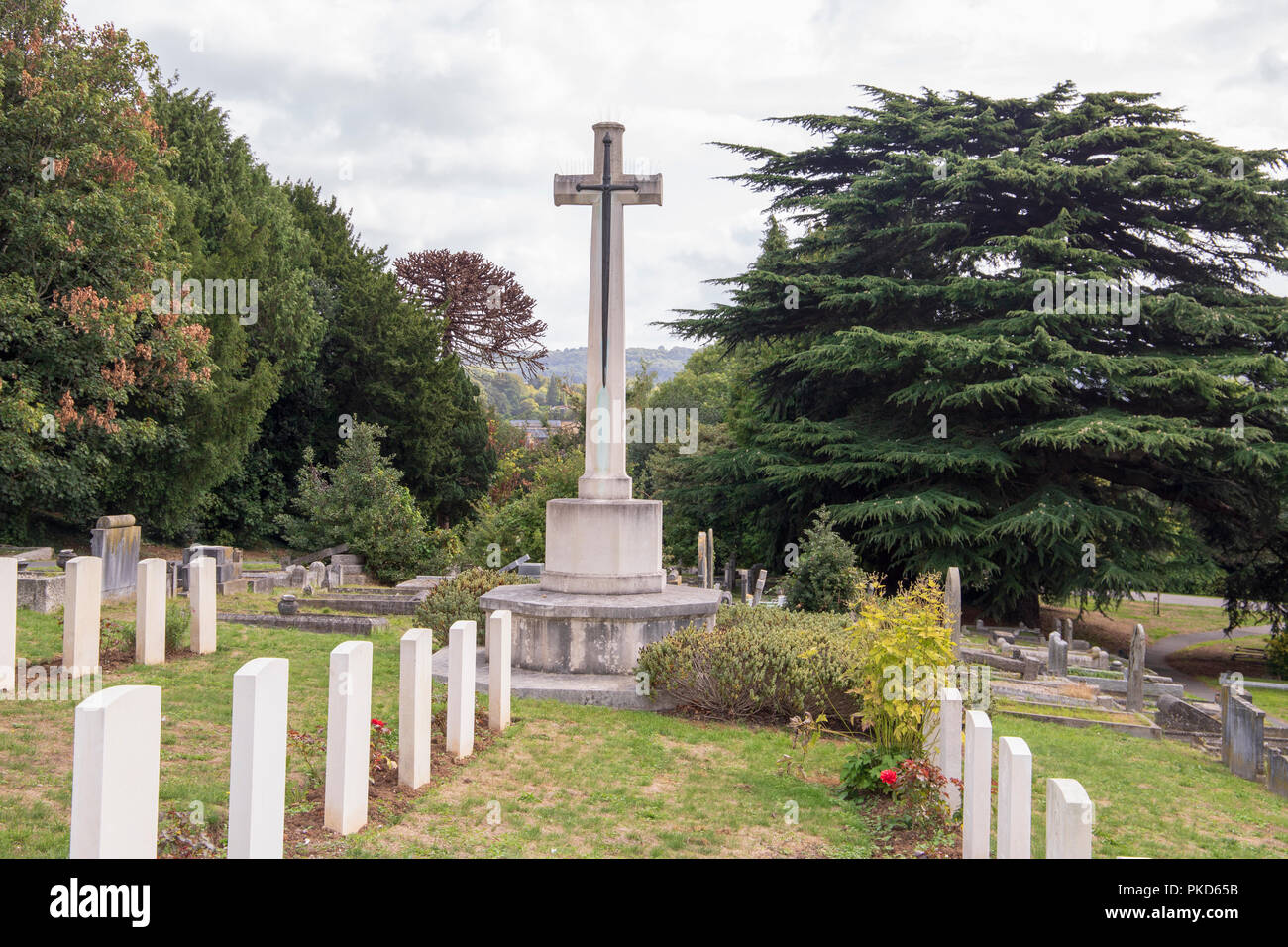 Commonwealth War Graves Commission Cross of Sacrifice and War Graves at ...