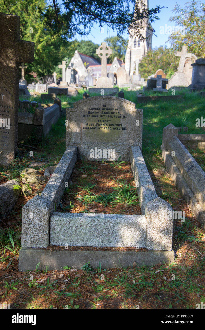The Grave of Henry Saunders 1941 at Locksbrook Cemetery, Bath Stock ...