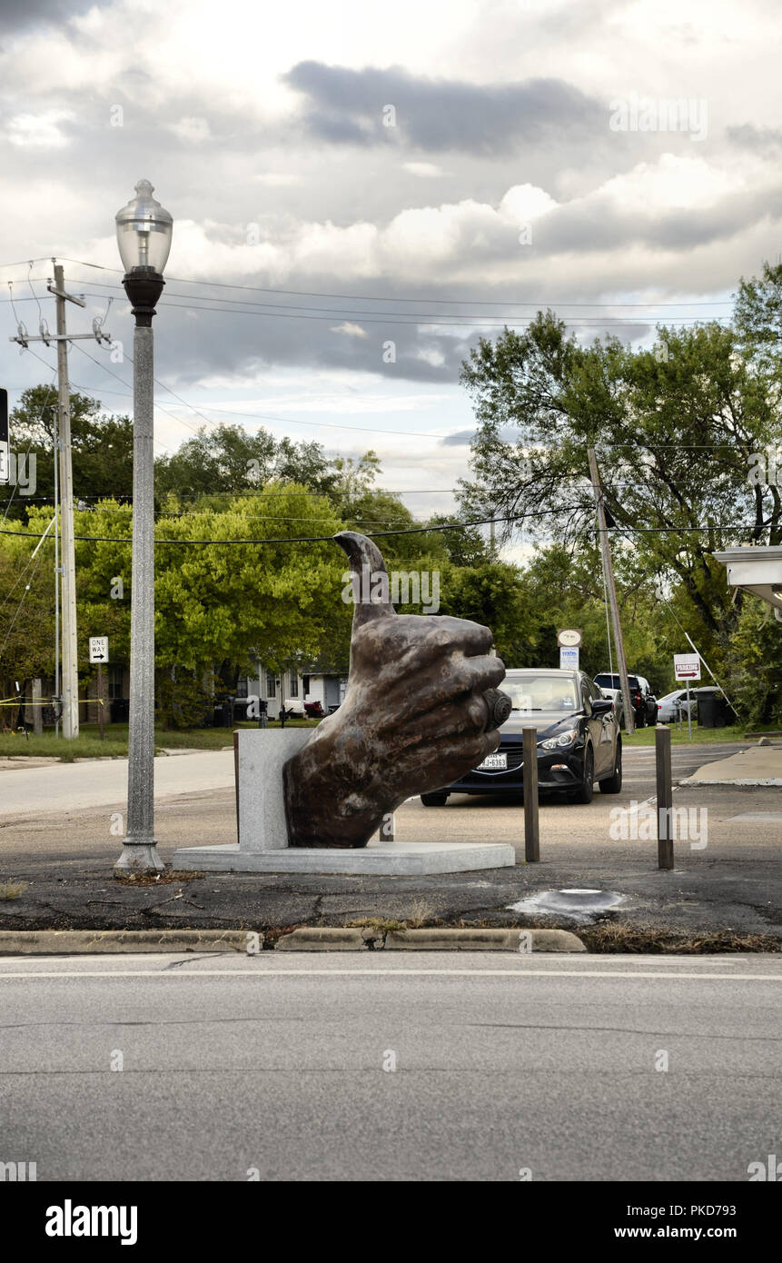 Thumbs up statue hi-res stock photography and images - Alamy
