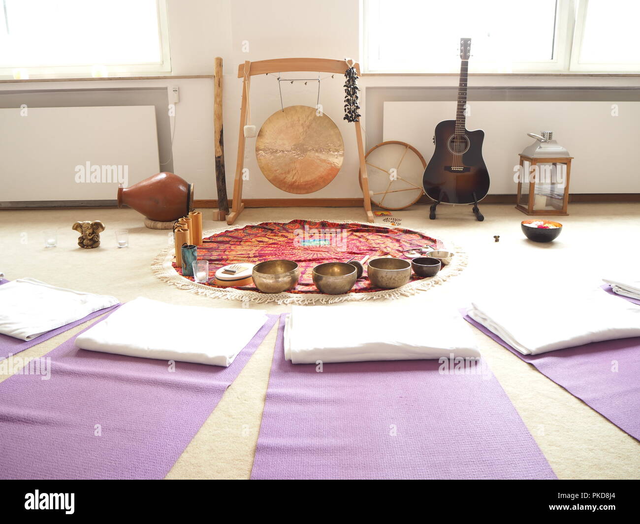 Tibetan singing bowl vector hi-res stock photography and images - Alamy