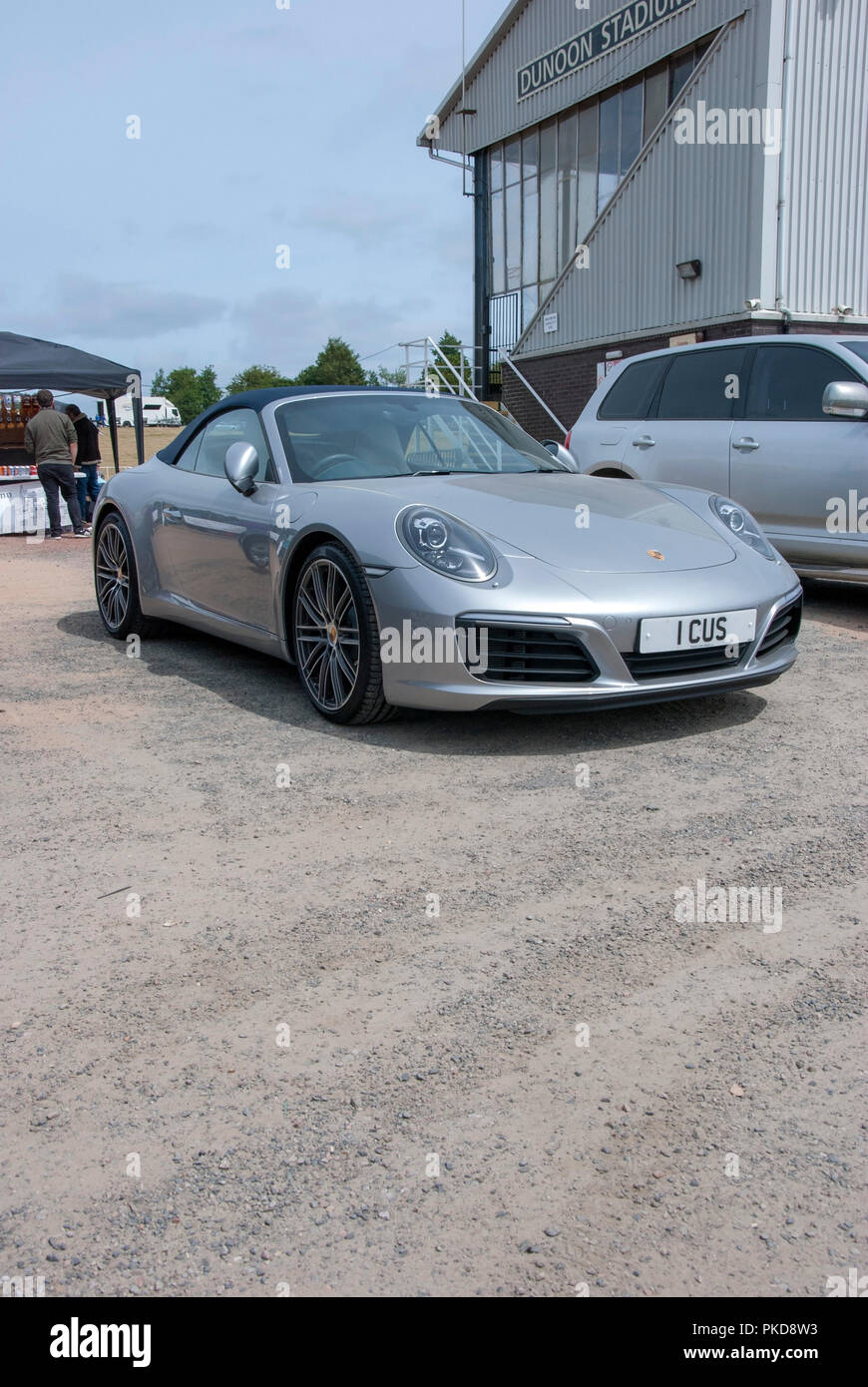 Porsche 911 side view hi-res stock photography and images - Alamy