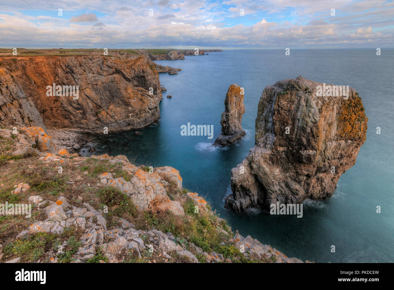 Stack rocks pembrokeshire coast hi-res stock photography and images - Alamy