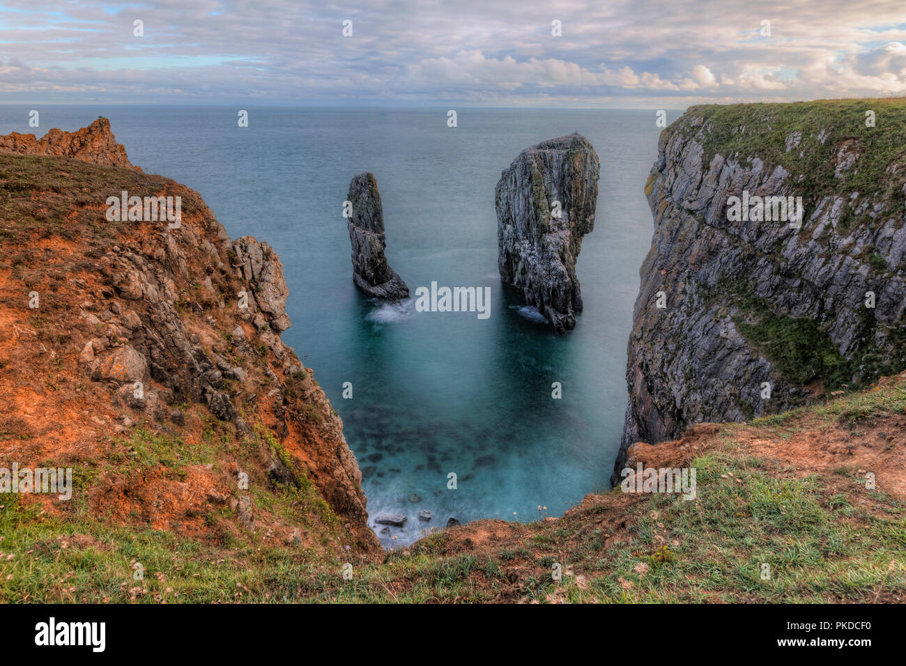 Sea Stacks Wales High Resolution Stock Photography and Images - Alamy