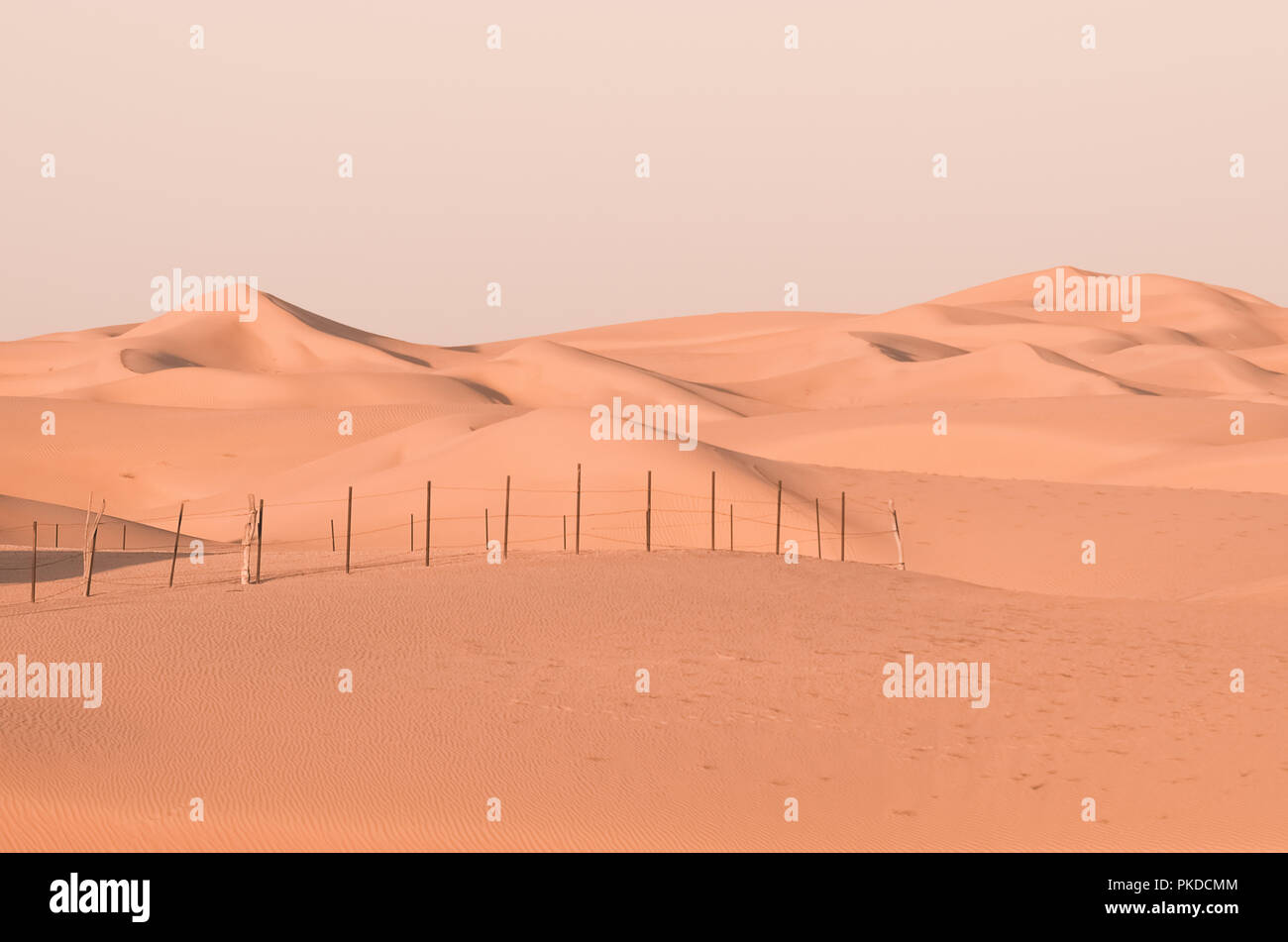 Arabian desert landscapes hi-res stock photography and images - Alamy