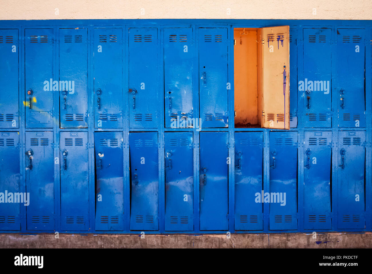 Blue lockers hi-res stock photography and images - Alamy